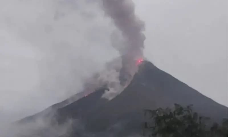PPGA Sebut Aktivitas Guguran Lava Gunung Karangetang Masih Tinggi