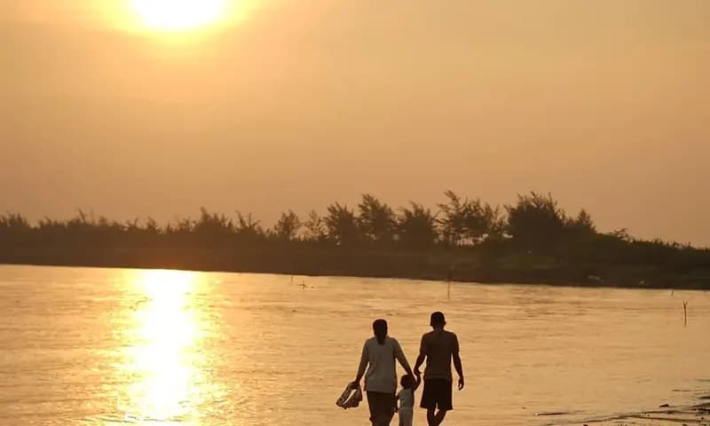 Menikmati Keindahan Pantai Tirang Semarang: Destinasi Pantai yang ...
