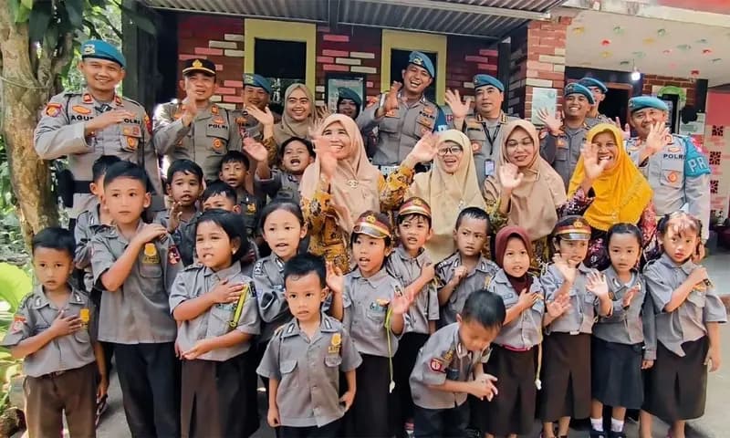 Peduli Pendidikan Anak, Bripka Heri Hibahkan Seluruh Tukin untuk ...